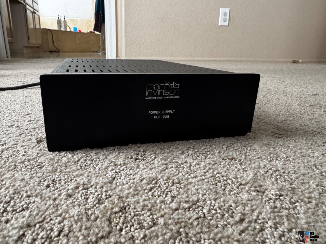 Mark Levinson No. 28 Preamplifier with PLS-228 External Power Supply ...