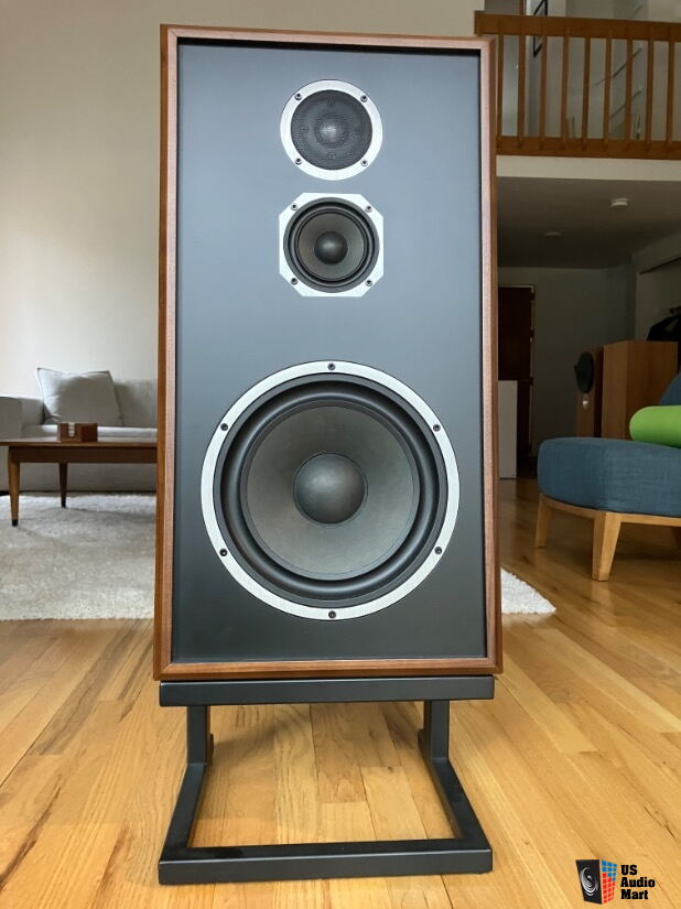 KLH Model 5 Walnut With Stands Photo #6008122 - US Audio Mart