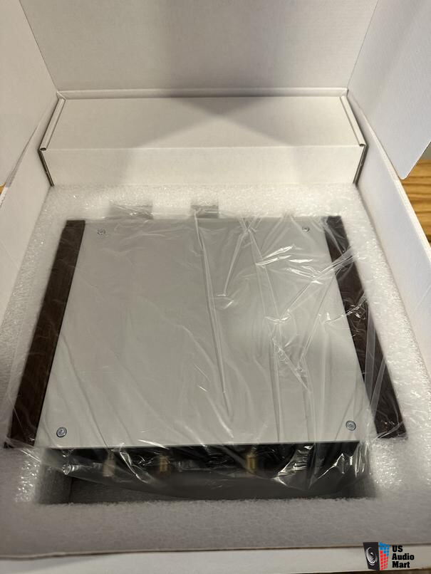 Pro-Ject Phono Box DS2 - Silver with Eucalyptus side panels Photo ...