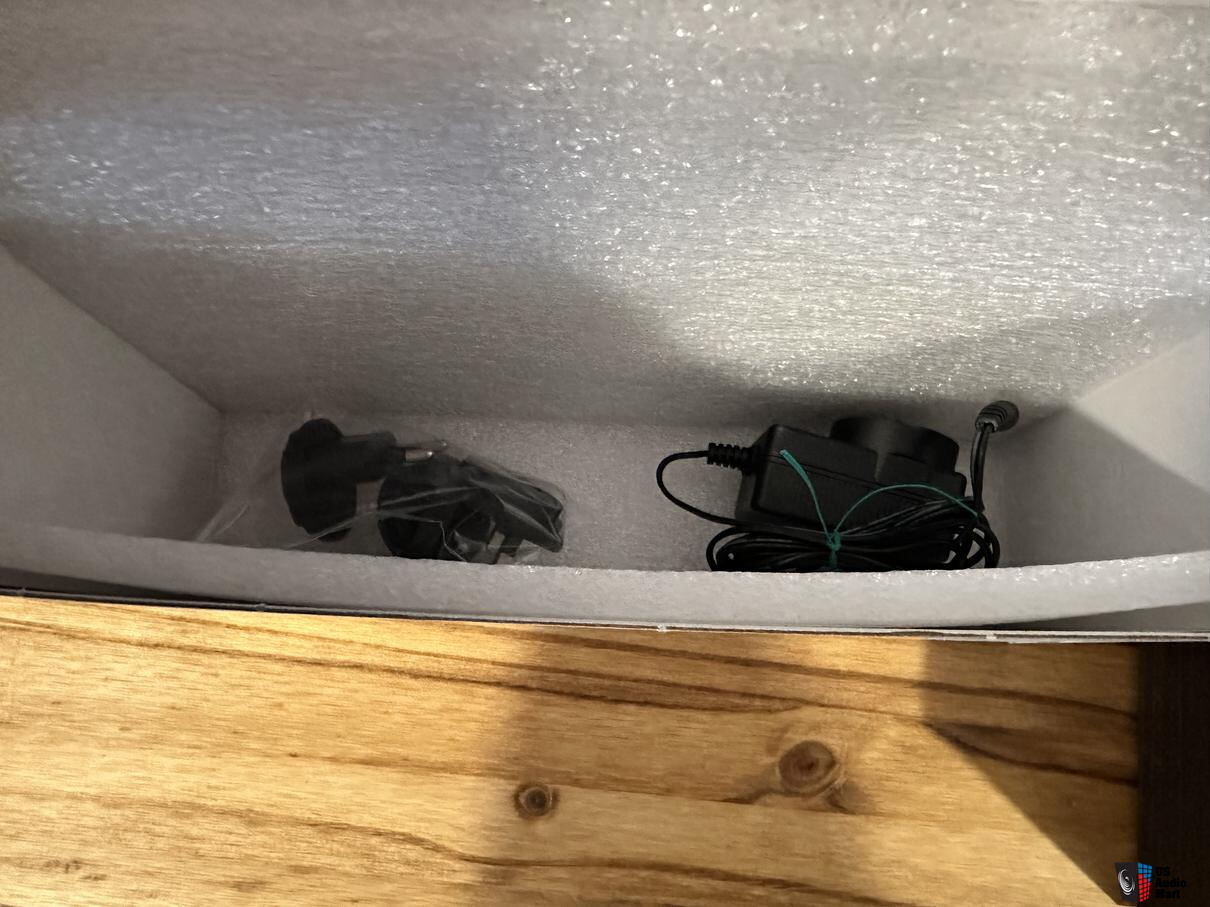 Pro-Ject Phono Box DS2 - Silver with Eucalyptus side panels Photo ...