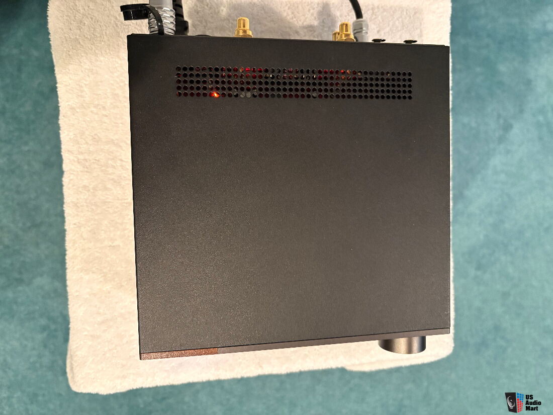 Ferrum OOR + Hypsos headphone amplifier and linear power supply Photo ...
