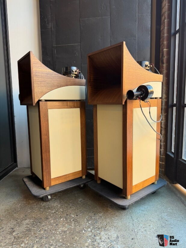 Auditorium 23 Hommage Cinema Speakers (Pair) Photo #6032409 - US Audio Mart