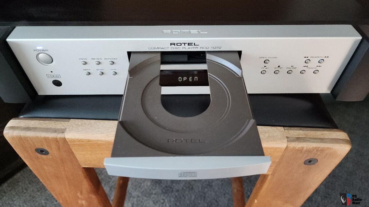 Rotel RCD 1072 CD/HDCD player Photo #6040767 - US Audio Mart