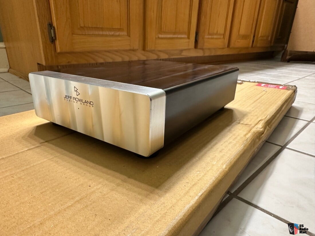 Jeff Rowland Model 201 Monoblock amps with PC-1 Power Conditioner and ...