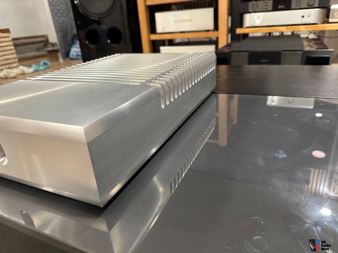 Ayre Acoustics KM-R top of the line monoblock power amp Photo #6052729 ...