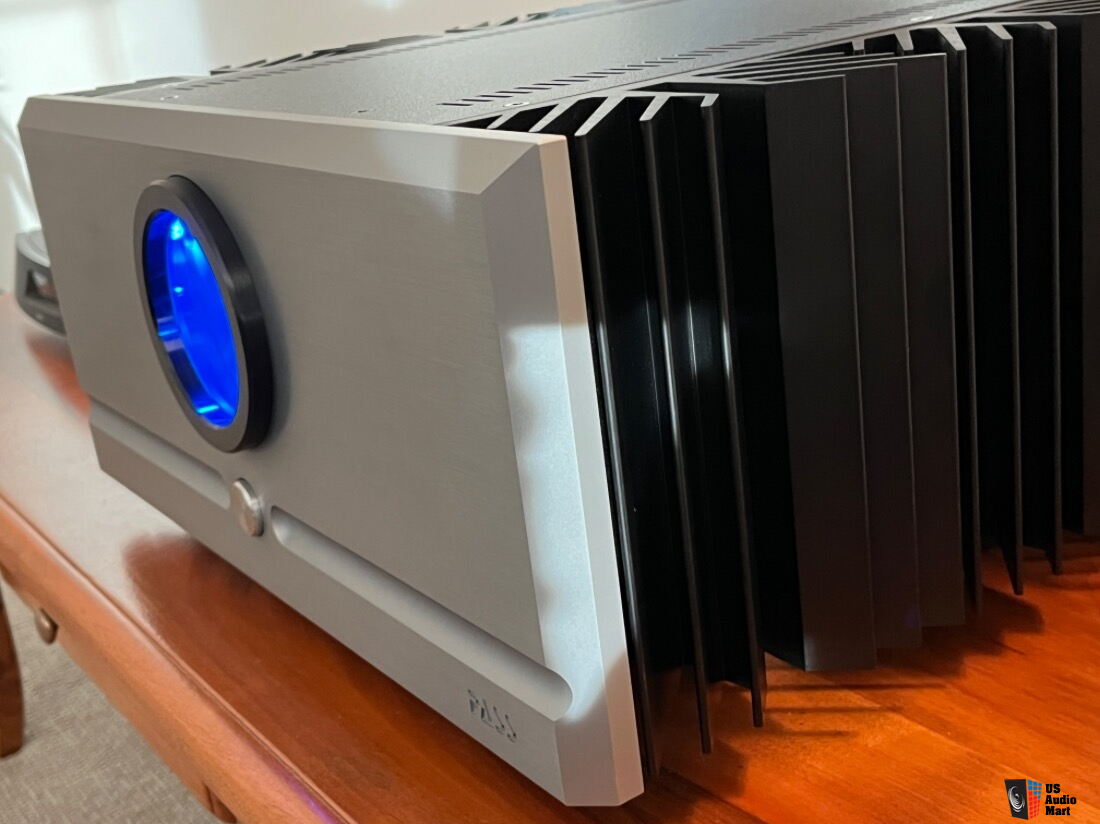 Pass Labs x250.8 Amplifier. Immaculate. About 3 years old Photo ...