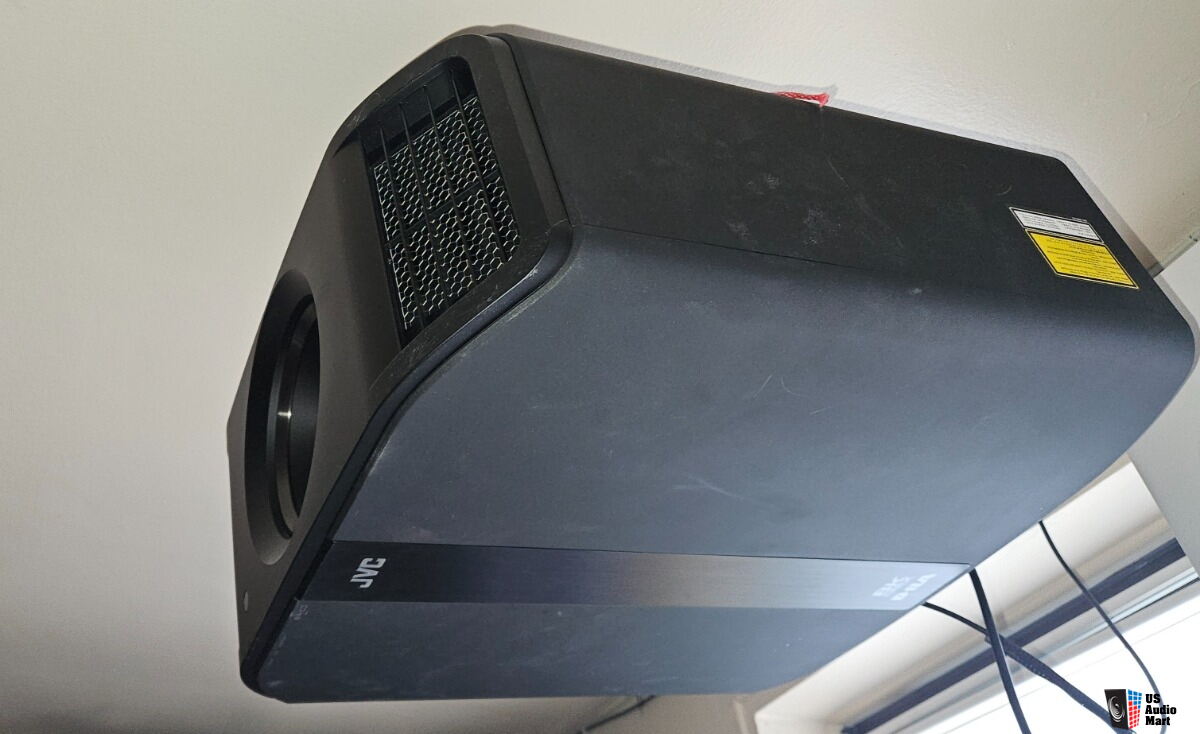 JVC DLA-NZ8 Photo #6057274 - US Audio Mart