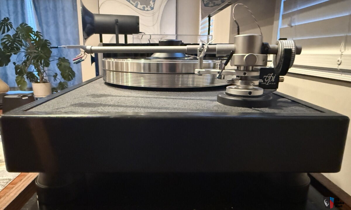 VPI Classic 1 30th Anniversary with JMW 10.5i SE tonearm, Soundsmith ...
