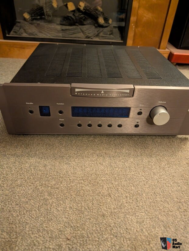 Bat VK-40 Balanced audio technologies preamplifier Photo #6058190 - US ...