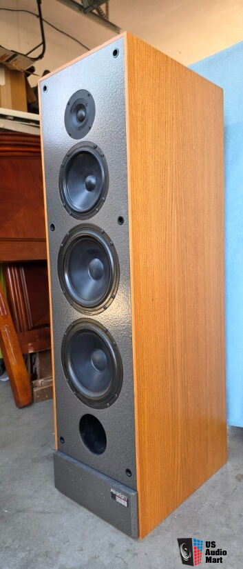 Paradigm Studio Monitor, sequential pair, seriel numbers 100002 and ...
