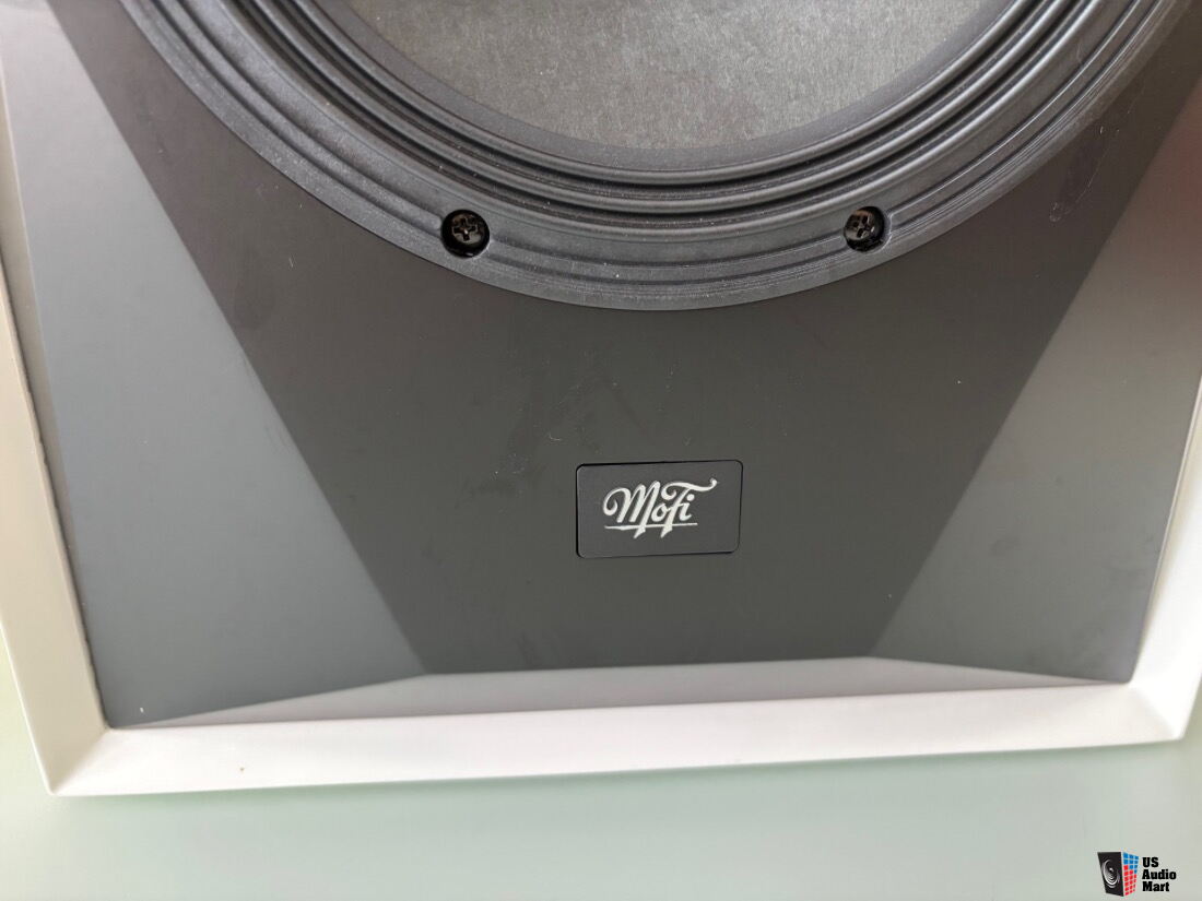 MoFi SourcePoint 8 in white, matching Kanto stands. MINT condition ...