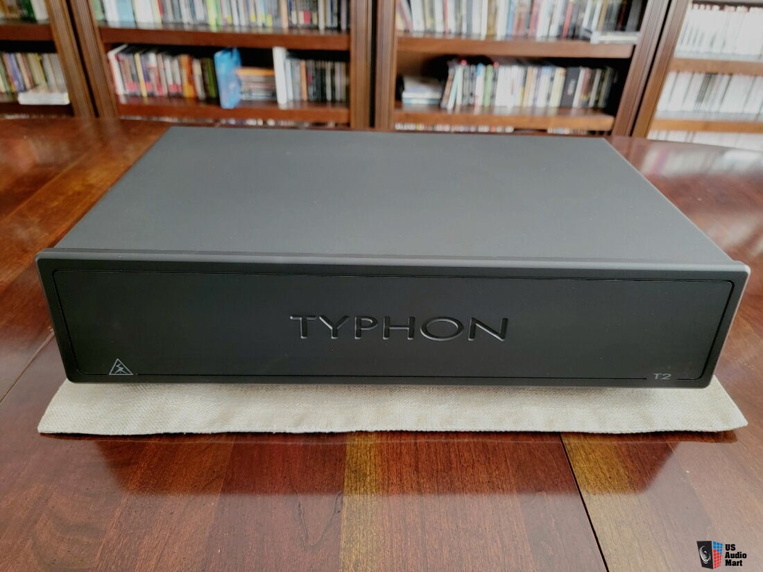 Shunyata TYPHON T30 (T2 30amp) Power Conditioner with 2 Reference ...