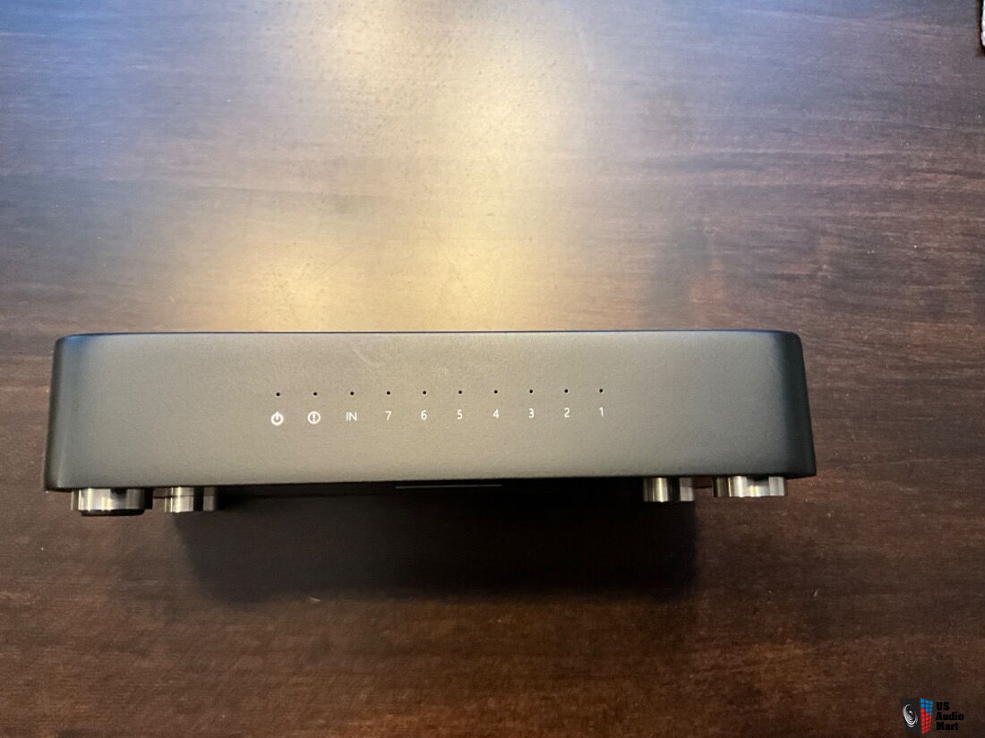 English Electric (a Chord Company) 8 input Audio Grade Ethernet switch ...