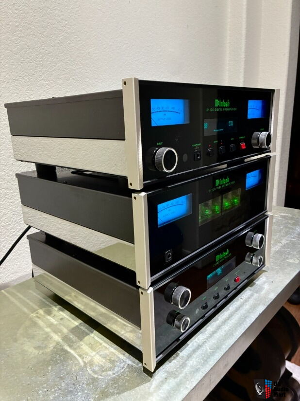 Mcintosh C1100 and D1100 Photo #6148210 - US Audio Mart