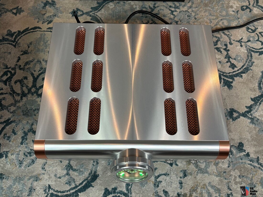 Dan D'Agostino Momentum HD Stereo Preamplifier - Excellent Photo ...