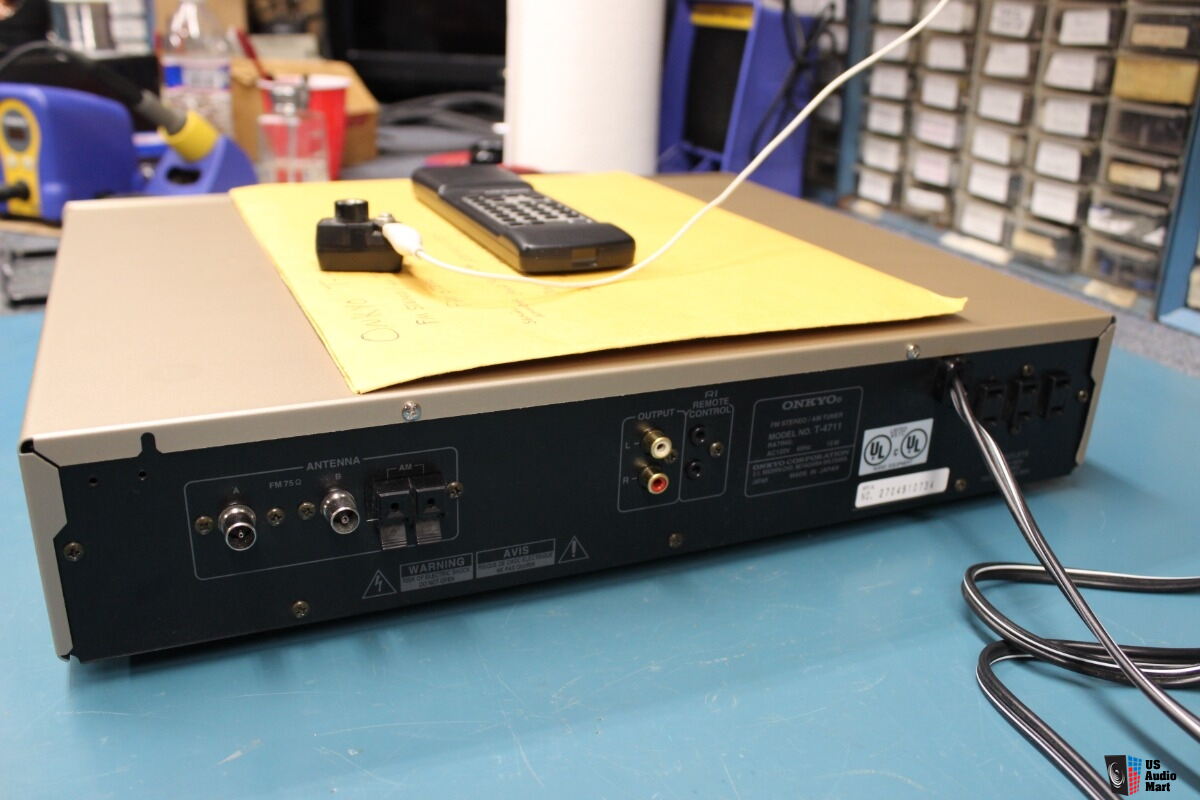 Onkyo Integra T-4711 50th anniversary AM/FM tuner with RDS in Gold ...