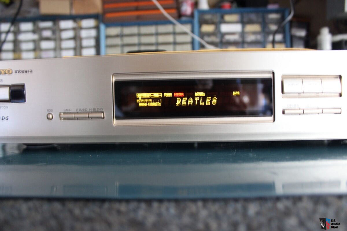 Onkyo Integra T-4711 50th anniversary AM/FM tuner with RDS in Gold ...