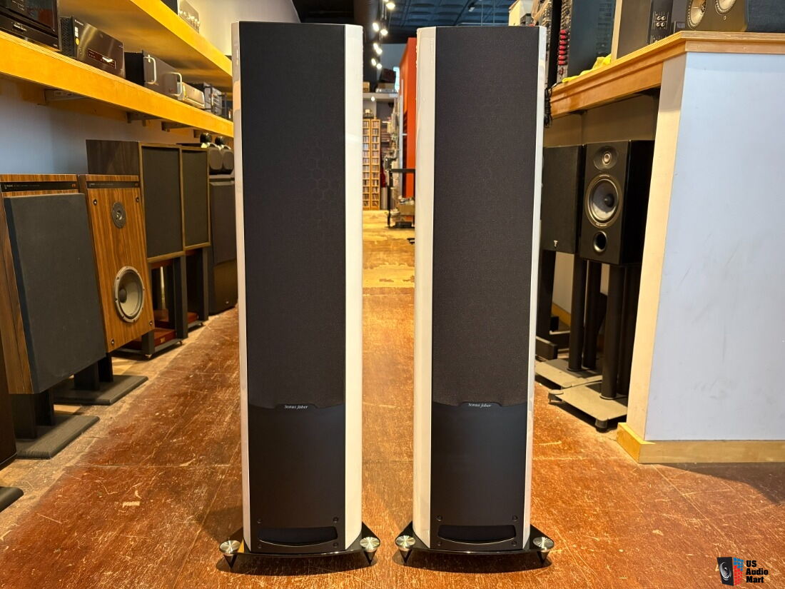 Sonus Faber Venere 3.0 Floorstanding Speakers in Gloss White Finish w ...