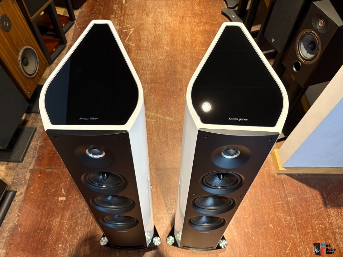 Sonus Faber Venere 3.0 Floorstanding Speakers in Gloss White Finish w ...