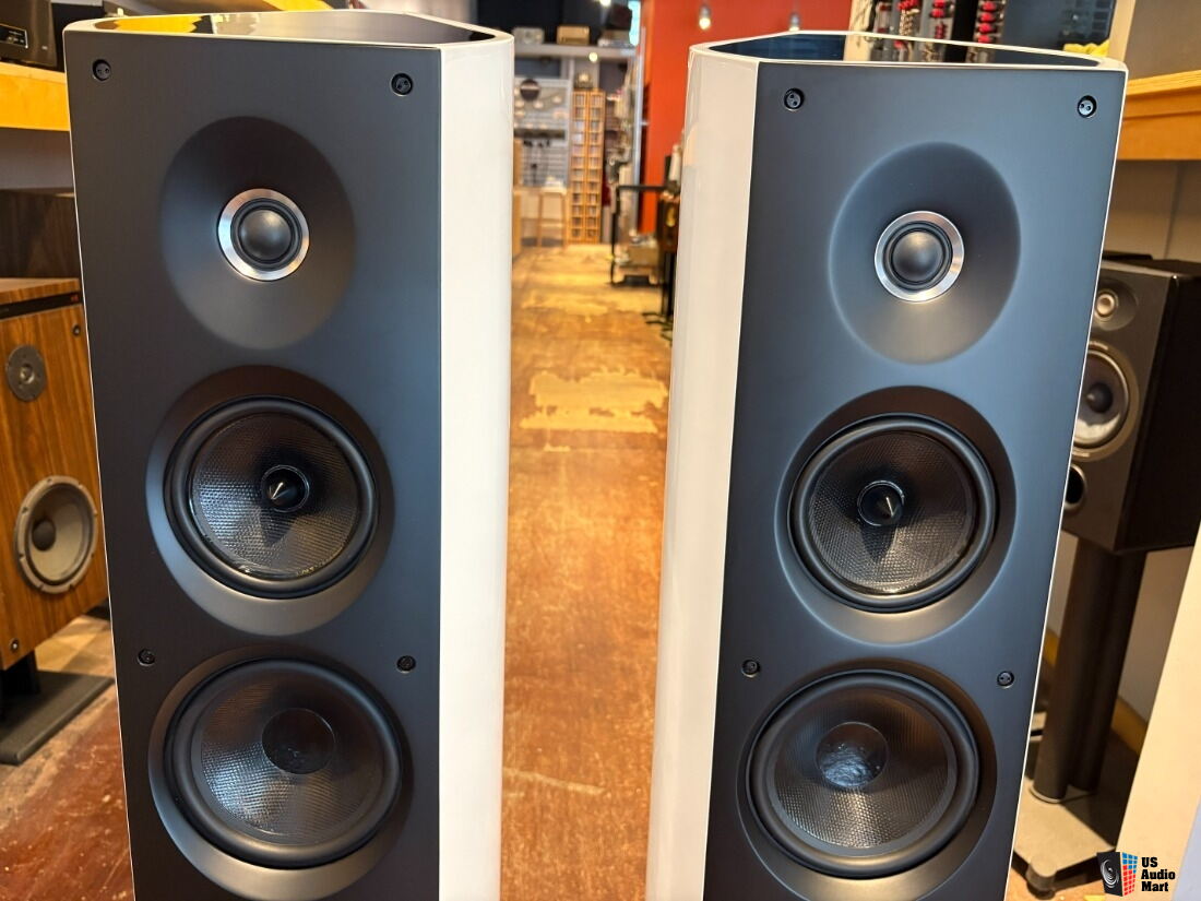 Sonus Faber Venere 3.0 Floorstanding Speakers in Gloss White Finish w ...