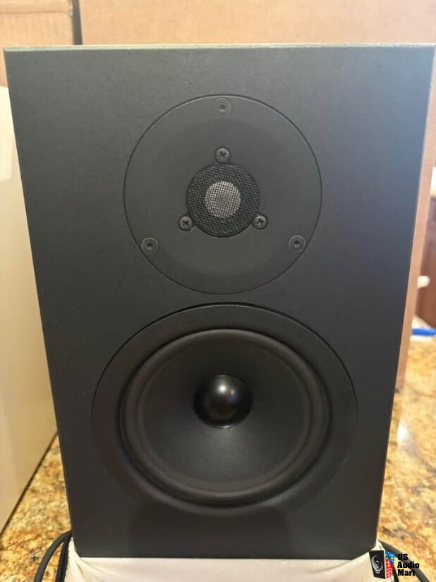 Linn Tukan speakers - white finish Photo #6284153 - US Audio Mart