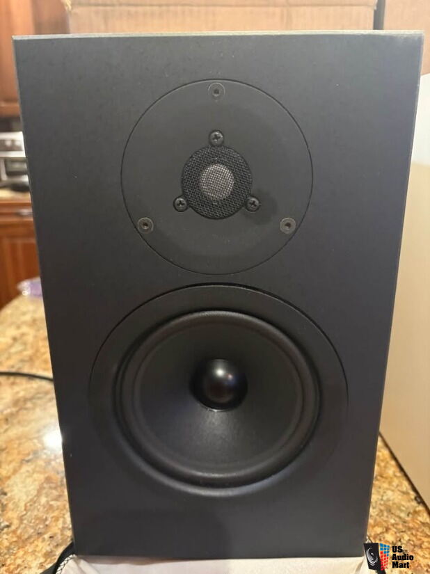 Linn Tukan speakers - white finish Photo #6284153 - US Audio Mart