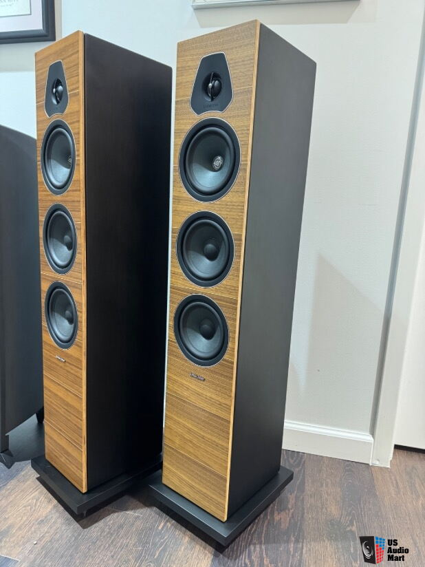 SONUS FABER LUMINA III low hr dealer demo, with original packaging and ...