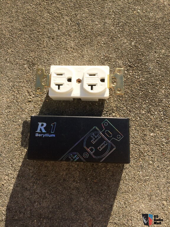 Oyaide R1 outlet Photo #715966 - US Audio Mart