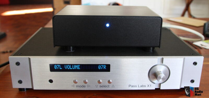 Pass Labs X1 preamp in excellent condition just upgraded by the factory ...