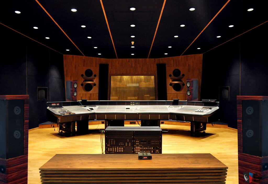 Illuminator Studio Monitor Loudspeaker System Photo #927212 - UK Audio Mart