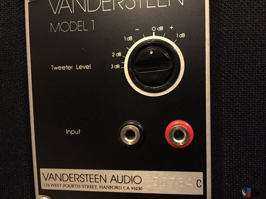 Vandersteen 1C speakers in Oak. In Great Condition. Financing Available ...