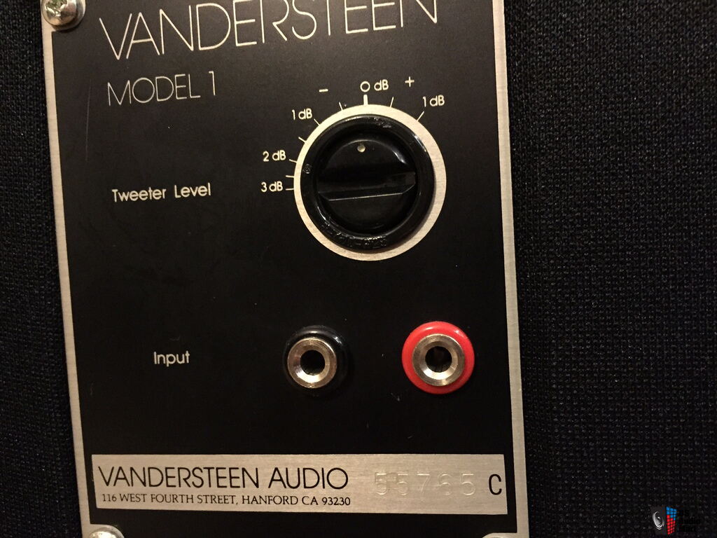 Vandersteen 1C speakers in Oak. In Great Condition. Financing Available ...